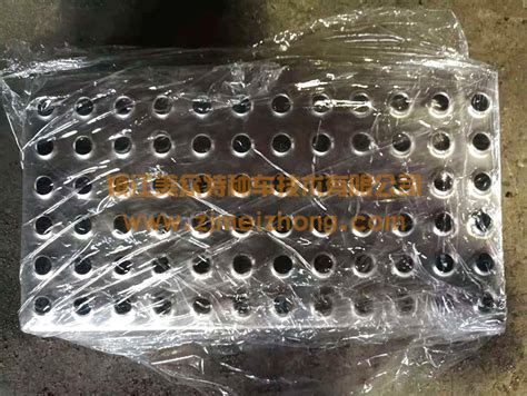 不锈钢踏板 价格 厂家 生产 生产厂家 加工 合作 供应 设备 订购 采购 定制 定制加工 批发 型号 材质 镇江美众特种车技术有限公司