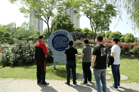 学党史、健步行、亲自然 区城区改造更新局开展徒步健康行杨春湖
