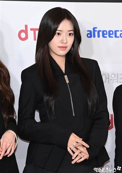 더쿠 더팩트 아이브 레드카펫