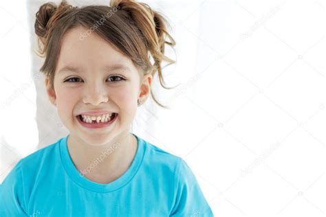 El Chico Perdió Un Diente Bebé Sin Dientes Retrato De Una Niña Sin