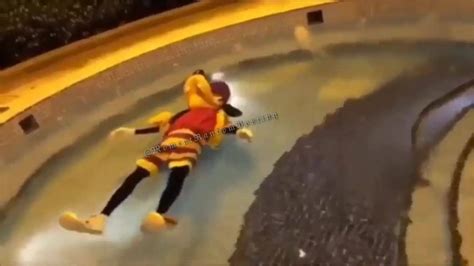 Yo En El Baño Mirando Memes Mi Caca De Hace 3 Horas Yo En El Baño