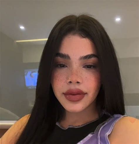Pin de katteyes en Guardado rápido Kenia Famosas guapas Fotos