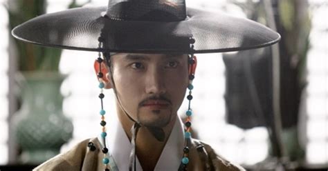 밤을 걷는 선비 심창민 범접할 수 없는 포스 콧수염 작렬 女心 흔들