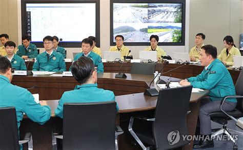 추석 연휴 특별교통대책 상황 보고회 주재하는 백원국 국토부 2차관 연합뉴스