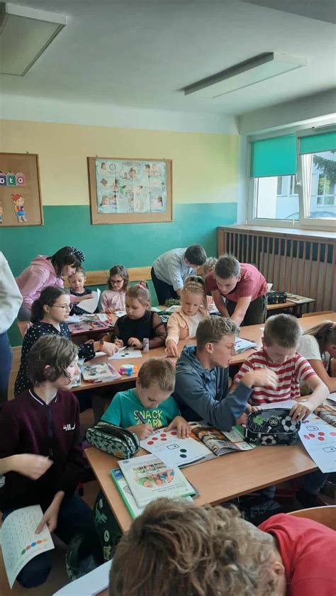 Starsza Siostra Starszy Brat Szkoła Podstawowa Im Władysława