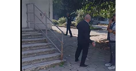 Мъж нападна зам директора на столично училище