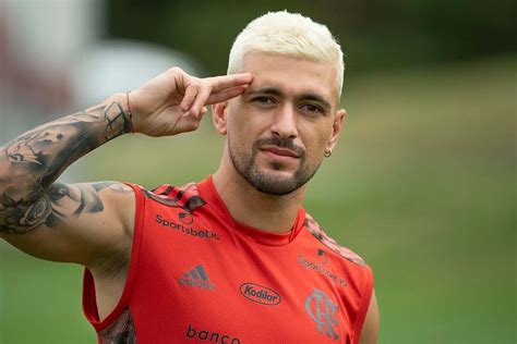 Arrascaeta na Seleção Brasileira Jogador tira cidadania e motivo é