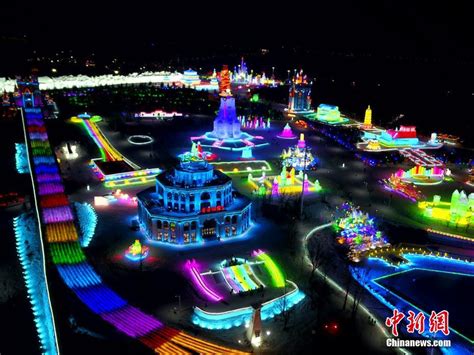 人民中国雑誌社 on Twitter 吉林省長春市にある長春氷雪新天地景勝地では2日多くの市民が幻想的な氷の彫刻を見に訪れた同園区の