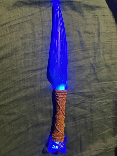 Frost Dagger Adds Night Vision Freezes Enemies When Slashed Provides
