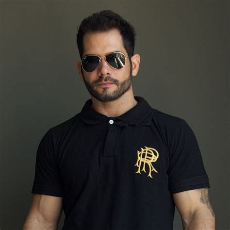 Provocative Wave For Men Guess Evandro Silveiras Dick