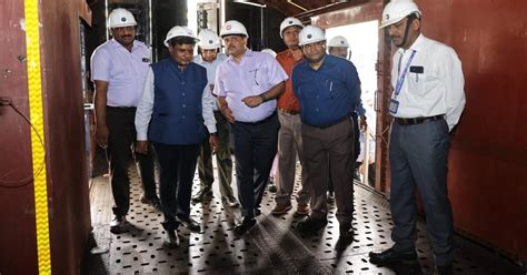 Photos Central Railway Gm Ram Karan Yadav Inspects Mumbais Matunga