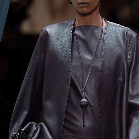Fendi collabore avec Chupa Chups et présente un porte sucette en cuir