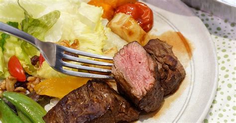 台北雅室牛排館。eztable 預訂外帶自取享 5 美食金回饋 讓你在家吃美國頂級黑牛老饕牛排6oz、台灣帶骨戰斧黑豚。 西西烹飪筆記