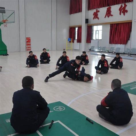 【实战大练兵】实战练兵强技赋能 筑牢安全坚固防线——特警大队组织开展春季实战大练兵活动训练警棍控制