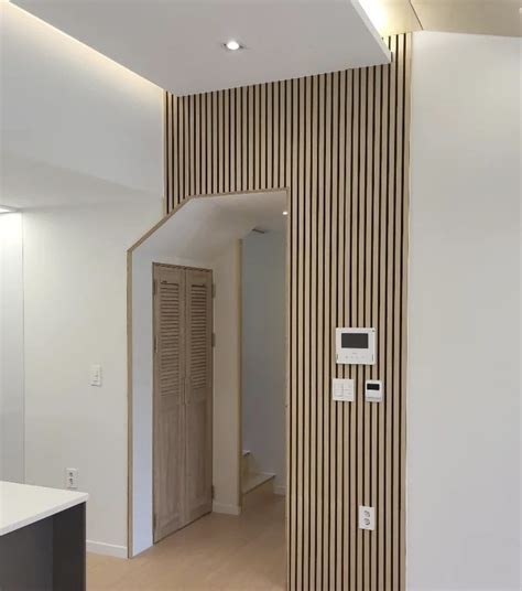 하이어쿠패널 현대적인 아름다운 디자인과 모던한 인테리어 우아하고 고급스러운 3면 목재 베니어 마감이 적용된 스트립 장식으로 벽과 천 집짓기 집수리 동호회 Band