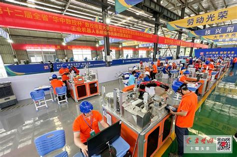 工业机器人系统操作员赛项在堰开赛 十堰 新闻中心 长江网 cjn cn