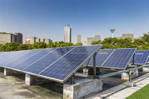 太阳能和现代城市天际线高清图片下载 正版图片504335351 摄图网