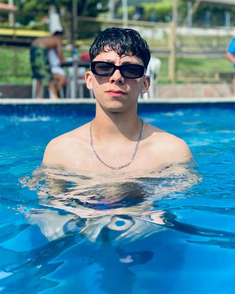 Cristopher Carmona Cristopher Carmona • Instagram Photos And Videos