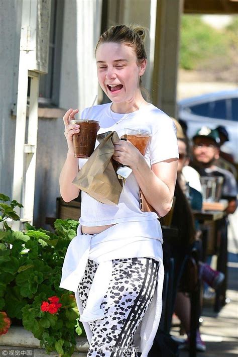 组图:亚历山德拉扎丸子头俏皮可爱 捧咖啡早餐毫无星架高清图集新浪网 组图:亚历山德拉扎丸子头俏皮可爱 捧咖啡早餐毫无星架高清图集新浪网