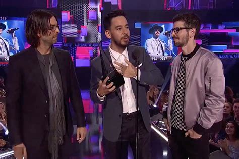 Linkin Park Dedicate American Music Award To Chester Bennington