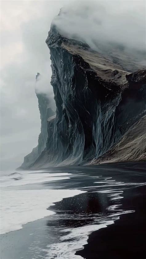 Скалистый берег рядом с крепостью варгов в 2025 г Пейзажи Живописные пейзажи Океан искусство