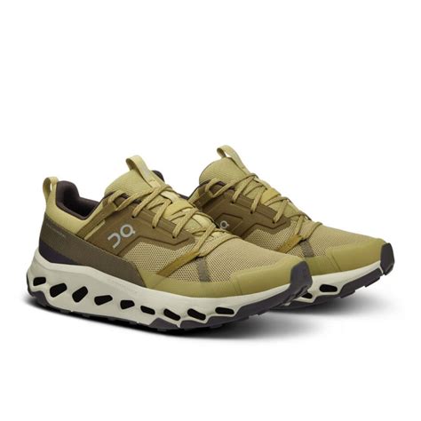 On Cloudhorizon Women Take It Outside