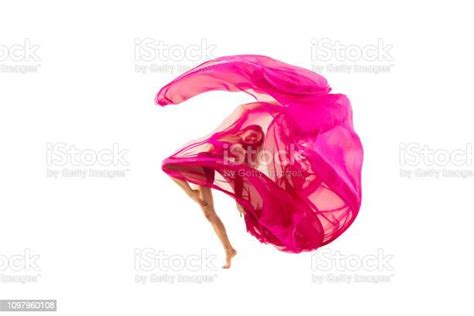 발레리 나입니다 젊은 우아한 여성 발레 댄서 화이트 스튜디오에 춤 클래식 발레의 아름다움입니다 Theatrical Performance에 대한 스톡 사진 및 기타 이미지