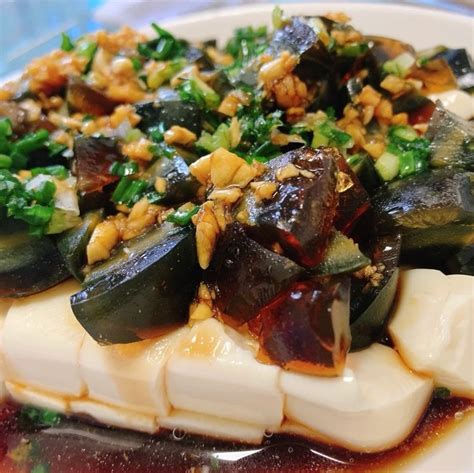 【皮蛋豆腐的做法步骤图，皮蛋豆腐怎么做好吃】徐大吃下厨房