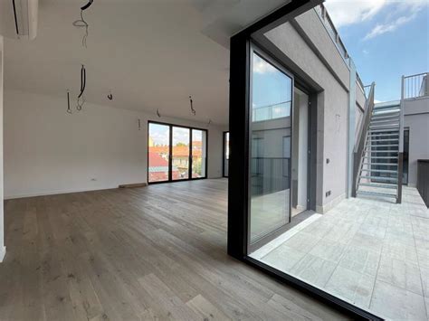ATTICO CON TERRAZZO E TRE GRANDI BALCONI RVV1300MASTINO