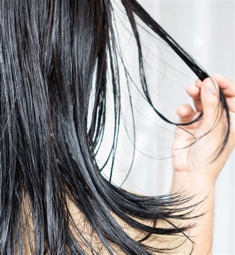 8 Things To Stop Doing If You Have An Oily Scalp Purewow
