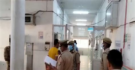 सड़क किनारे बिना कपड़ों के पड़ी मिली युवती 3 दिन पहले हुई थी शादी आधा