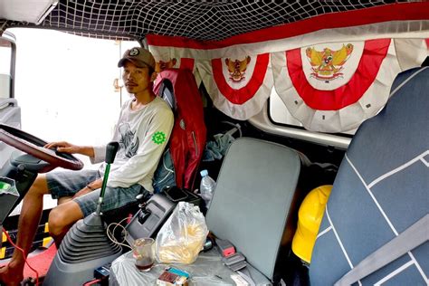 Cerita Sopir Truk Yang Tak Membiarkan Kursi Sebelah Kosong