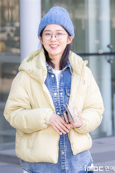 [포토] 장나라 햇살 같은 미소 12시엔 주현영 출근길