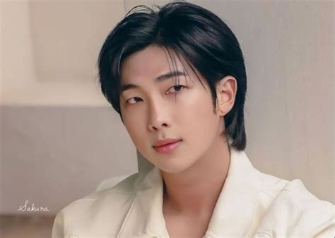 يعلق الكوريون على ردود فعل المسلمين تجه كيم نامجون بعد مشاركته لاغنية معادية للاسلام Namjoon