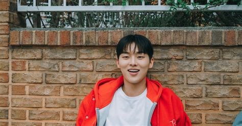 반짝이는 워터멜론 최현욱 명랑만화 찢고 나온 발랄함