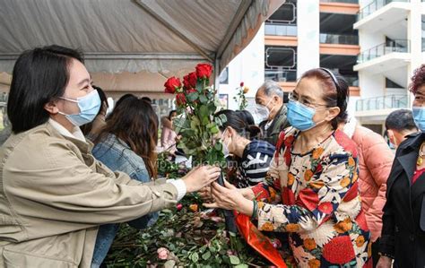海南海口：海南热带花卉交易（拍卖）市场开业 人民图片网