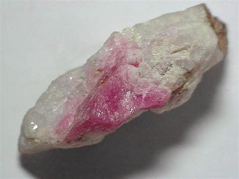 Тугтупит, Tugtupite, Tugtupit, • Mineral Catalog