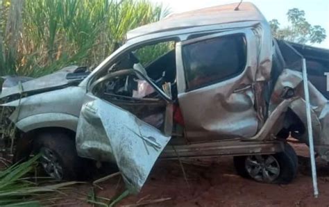 Motorista Morre Ao Ser Lançado De Caminhonete Em Acidente No Interior