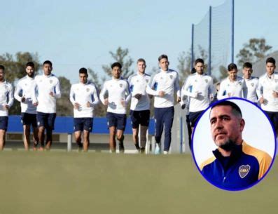 Riquelme Se Cuelga Una Medalla Las Joyas De Boca Entre Los Jugadores