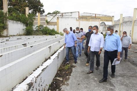 Em Feira De Santana Rui Visita Espaço De Nova Escola Estadual Onde