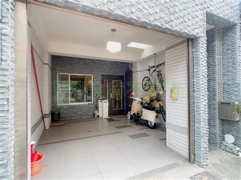 台南市東區衛國街透天厝東區長榮中學質感美車墅 房屋出售 樂屋網