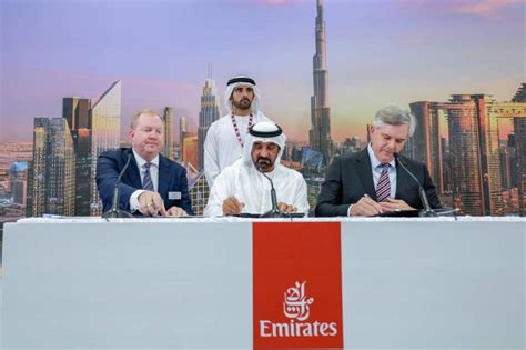 حمدان بن محمد يشهد توقيع طيران الإمارات لشراء طائرات عريضة البدن بـ52
