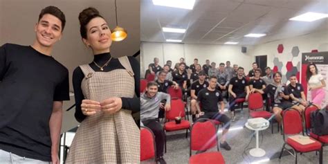 Sara Duque La Profesora De Inglés De Julián Álvarez Apostó A Un