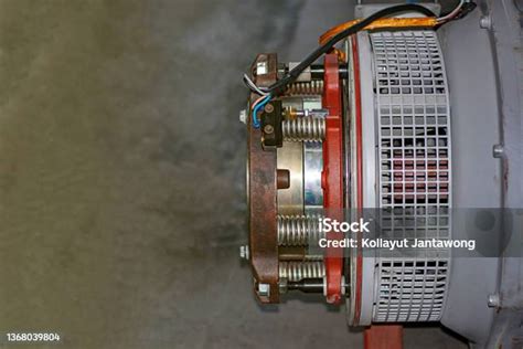 작업 유지 보수 모터 타워 크레인 모터의 이러한 수리 코일 브레이크와 그것의 모든 세부 사항을 확인합니다 0명에 대한 스톡 사진