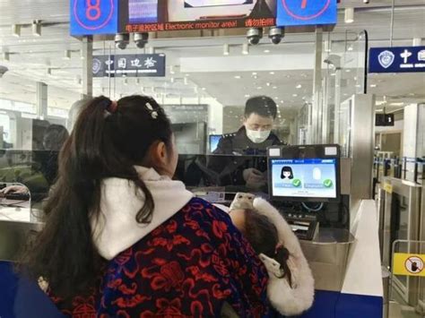 东疆边检站高效保障新年单团人数最多外国籍旅游团成员顺畅通关澎湃号·政务澎湃新闻 The Paper