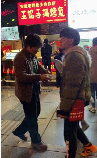 大鵬新電影《受益人》上映之際，不忘拜訪恩師趙本山 壹讀