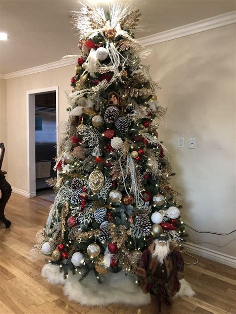 ปักพินโดย Judi Astalos Keller ใน Christmas Pinecones