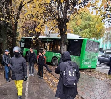 Два автобуса столкнулись в Алматы есть погибший ВИДЕО