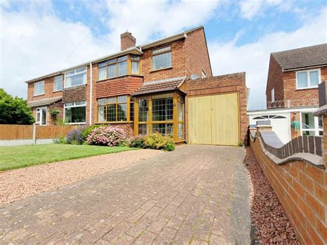 June Crescent Amington Tamworth 3 Bed Semi Detached House £240 000