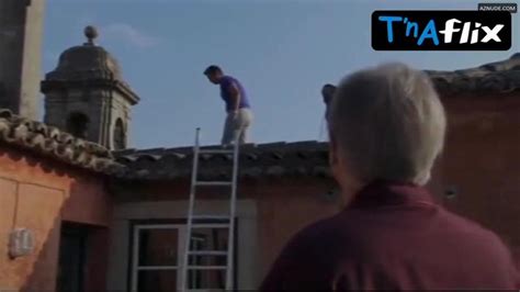 Laura Salvatore Sexy Scene In Une Famille Formidable